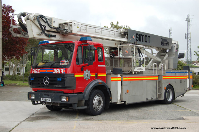 Fire Engines Photos - Cornwall Mercedes ALP