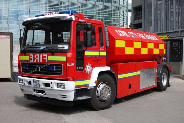 Fire Engines Photos - Cork City Fire brigade Volvo FL250 Water Carrier