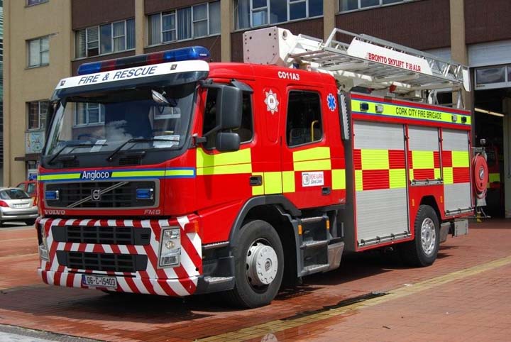 Fire Engines Photos - Cork City Fire brigade Volvo FM9 Bronto Angloco