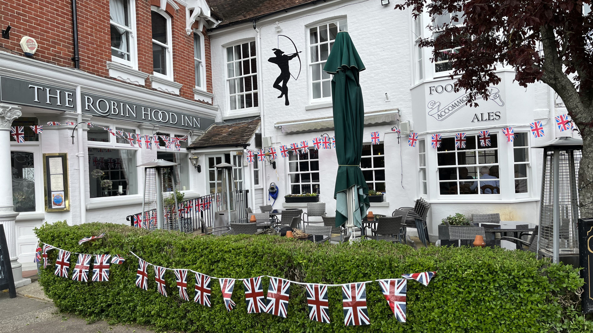 Great Pub Food & More at The Robin Hood Inn in Rowland’s Castle, Hampshire