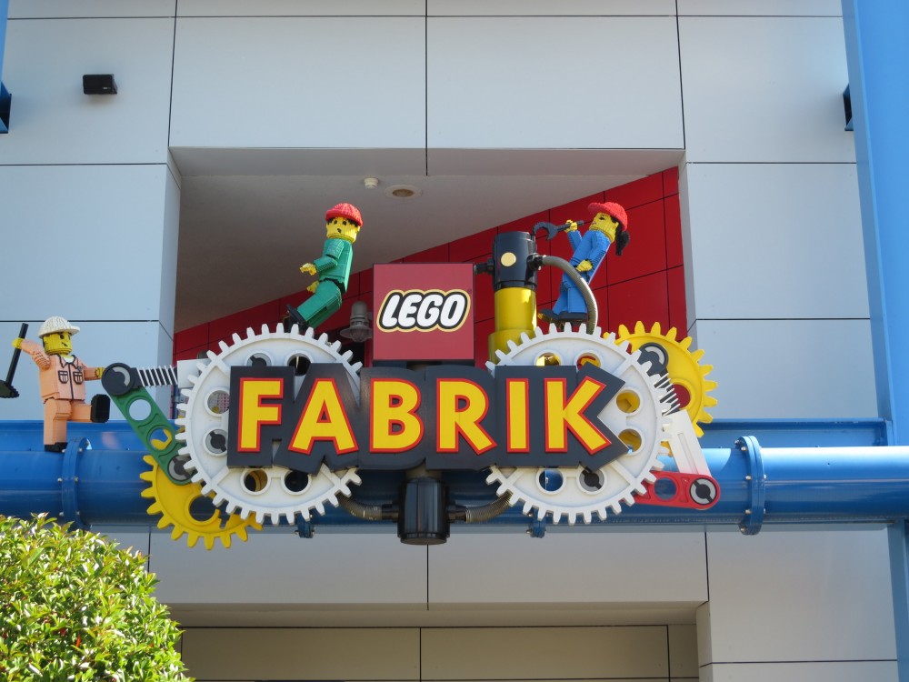 מפעל הלגו | העולם: מדריכי טיולים ומפות