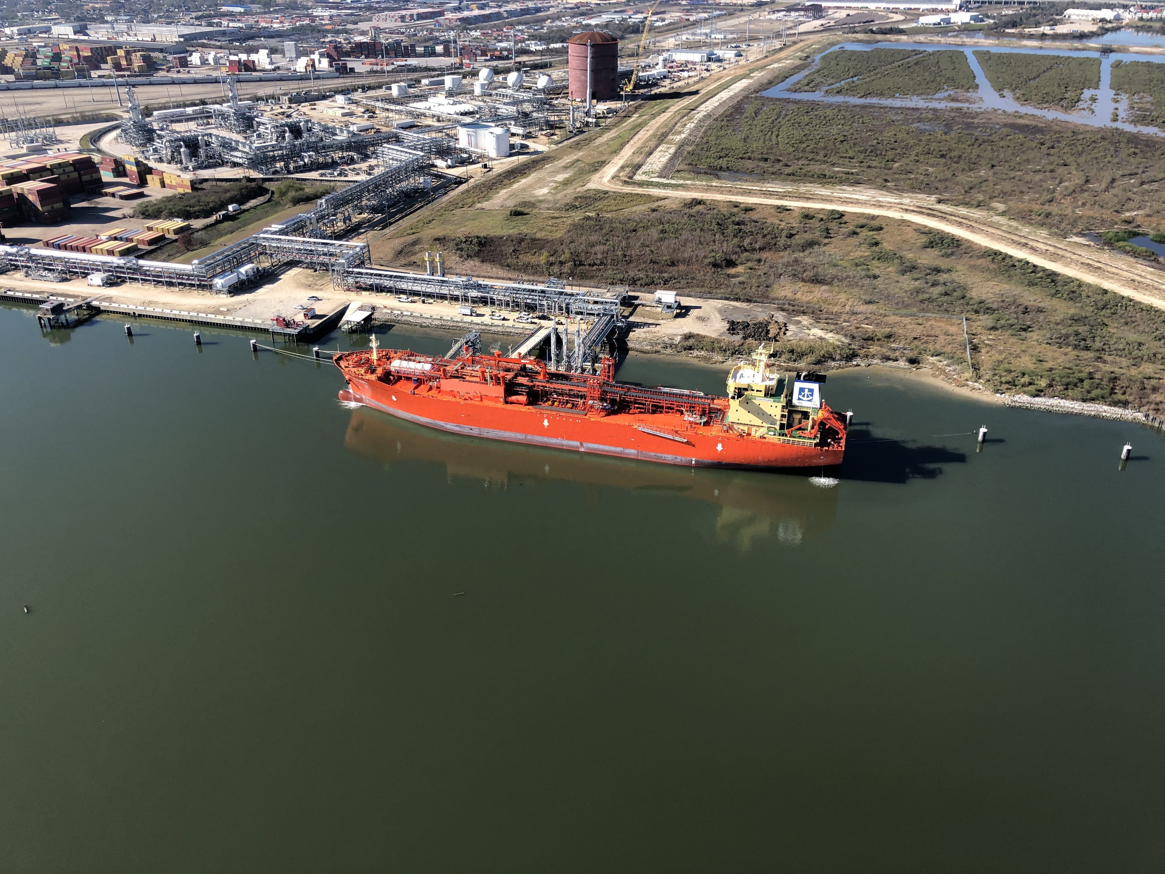 US Enterprise, Navigator load first vessel at new ethylene export ...
