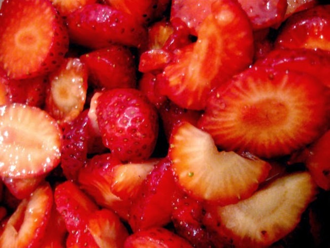 Fraises au naturel, au sucre et au citron - Recette par Cuisine maison ...