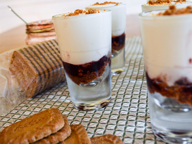 Verrines façon cheesecake cerises et spéculoos - Recette par Amandise
