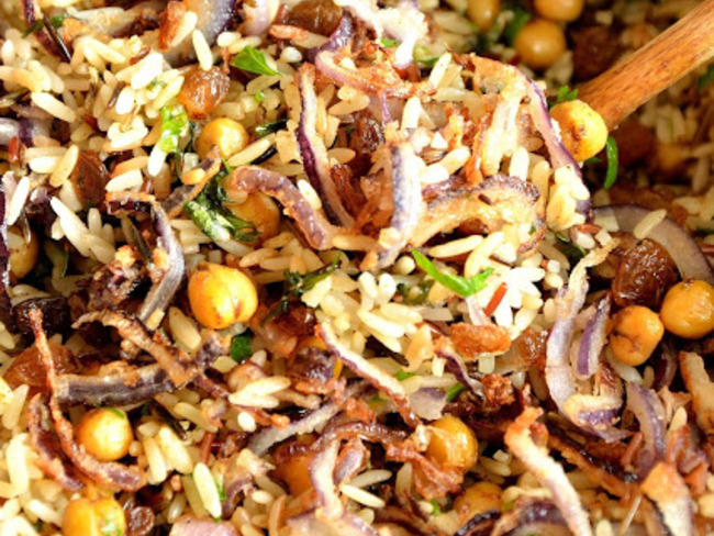 Riz aux pois chiches, épices et raisins secs, selon le Chef Yotam ...