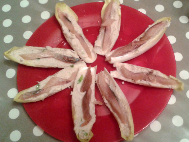 Canapé d’endives et hareng, crème de chou-fleur aux noix - Recette par ...