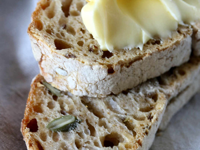 Pain complet aux graines cuisson cocotte - Recette par Bistro de Jenna