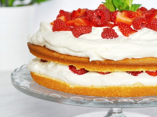 Gâteau moelleux vanille et fruits rouges - Recette par Par amour des ...