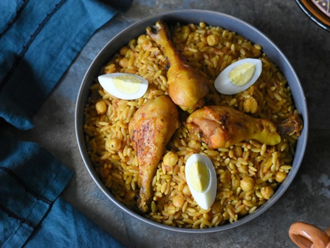 Tlitli au poulet en sauce rouge. recette algerienne - Recette par Mes ...