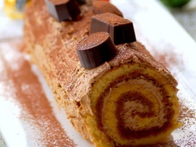 Bûche pâtissière de noël au café - Recette par auxdelicesdupalais