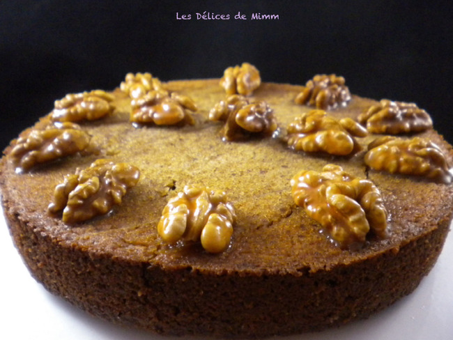 Gâteau aux noix et sa sauce caramel - Recette par Mimm