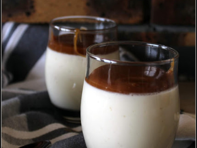 Panna cotta au fromage blanc et à la fève tonka - Recette par ...