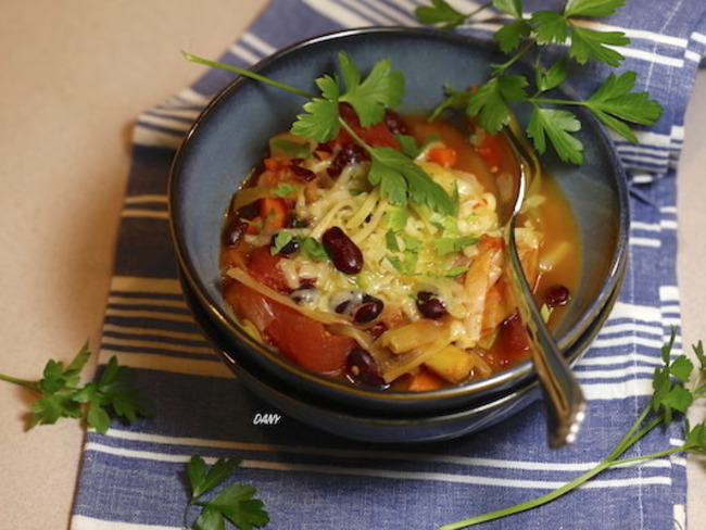 Soupe de légumes haricots rouges emmental et persil plat - Recette par ...