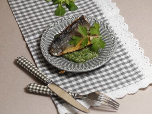 Filet d'omble chevalier à la crème de mâche épinards - Recette par ...