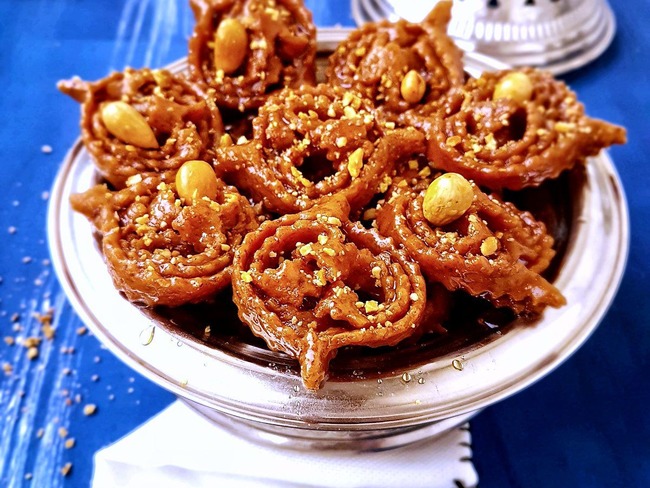 Chebakia marocaine " Mkherka" aux amandes - Recette par CulinaireAmoula