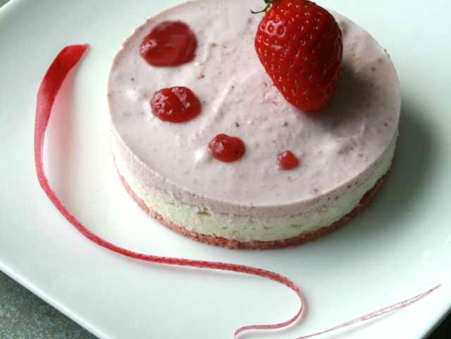 Bavarois Fraises Rhubarbe - Recette par La Cuisine & Caro