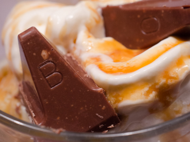 Coupe glacée express caramel et Toblerone - Recette par Piratage Culinaire
