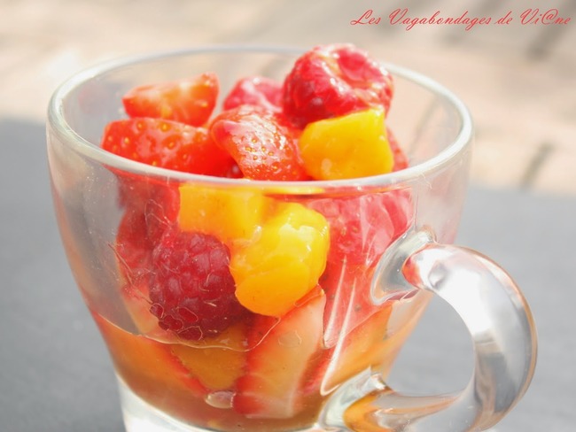 Salade fraises, framboises, mangue - Recette par Les Vagabondages de Vi@ne