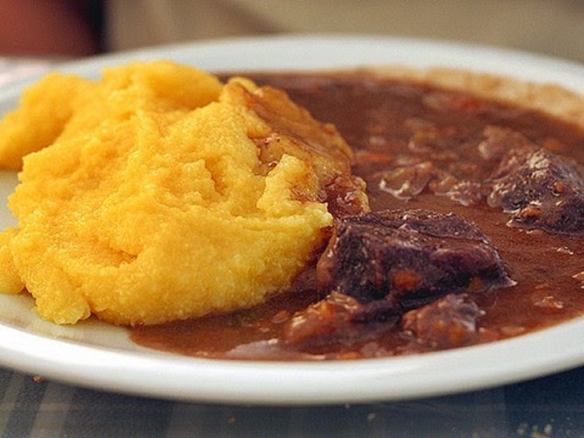 Civet de sanglier en marinade, sauce vin rouge, cognac et groseilles ...