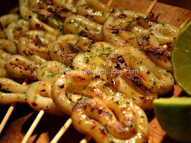 Brochettes de Calamars Grillés au Citron Vert - Recette par L'Eau à la ...