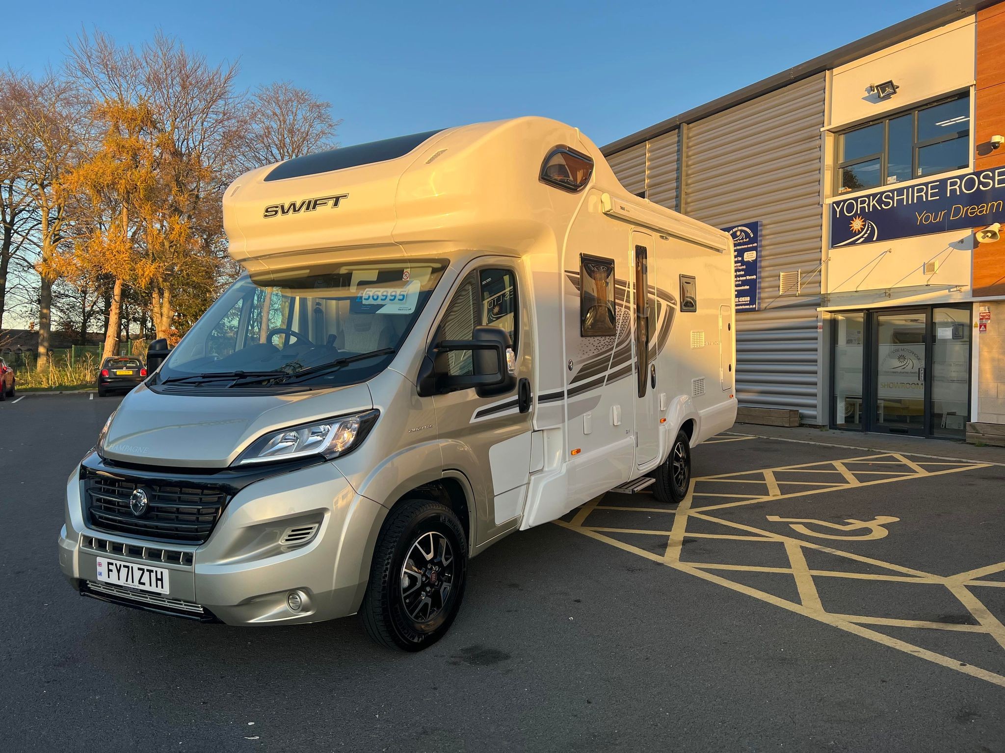 2021 Swift Champagne Gold/white