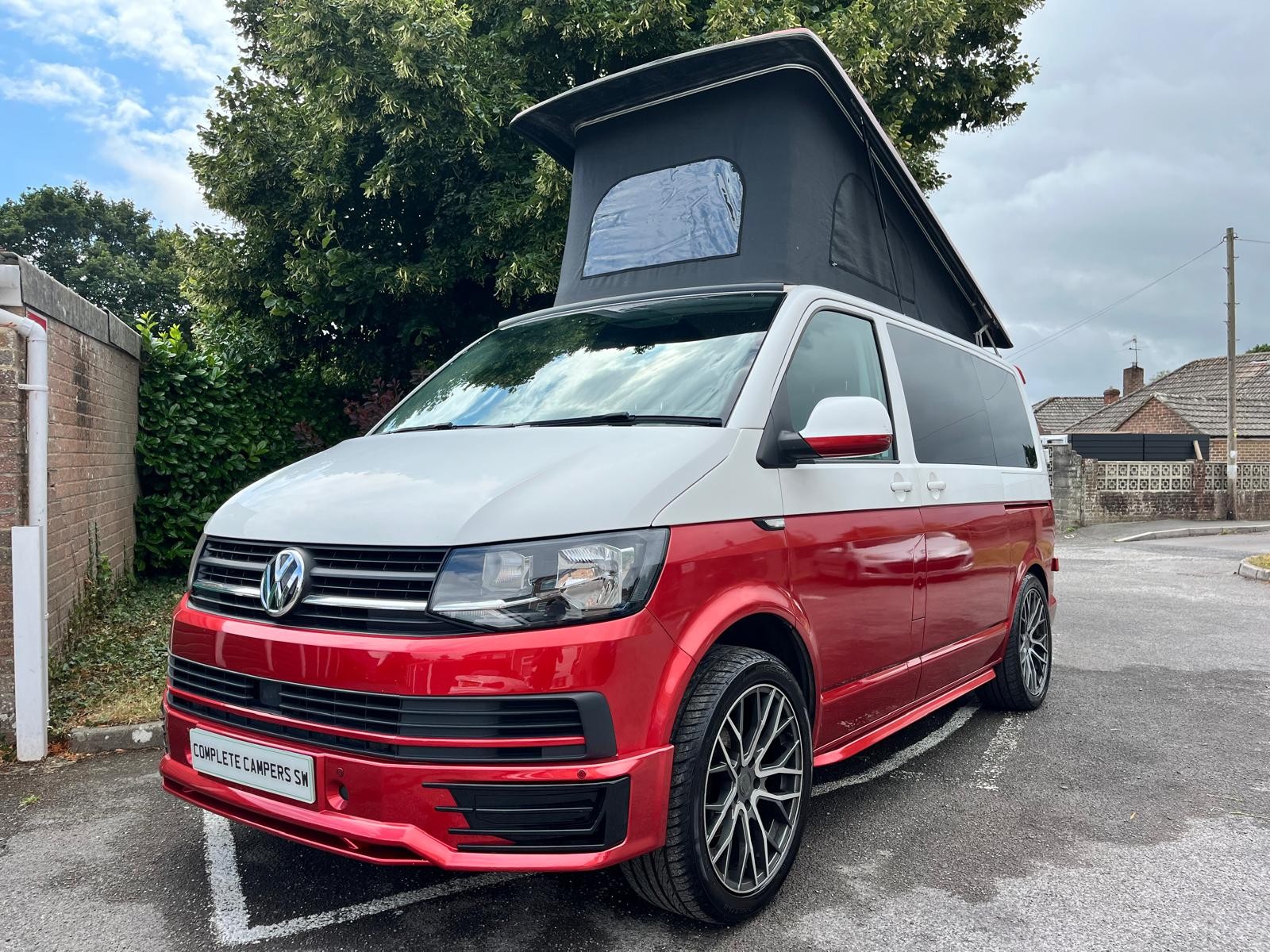 2017 Volkswagen Transporter T28 Red/white