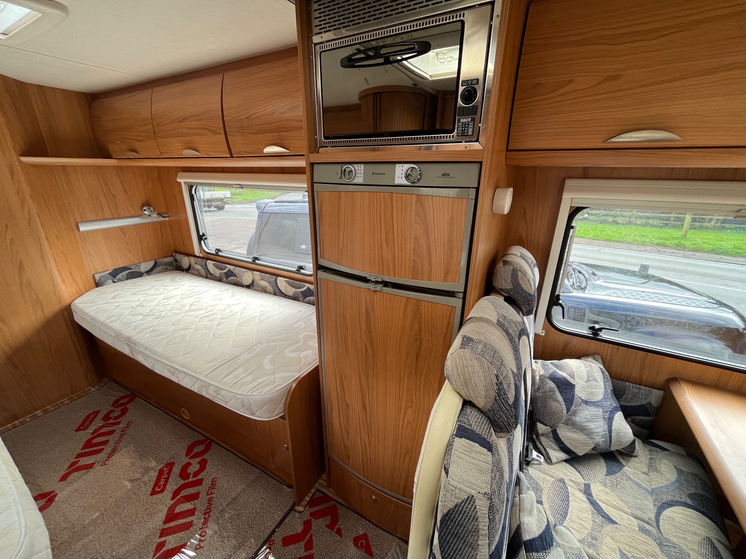 2007 Burstner Delfin Performance T700 White