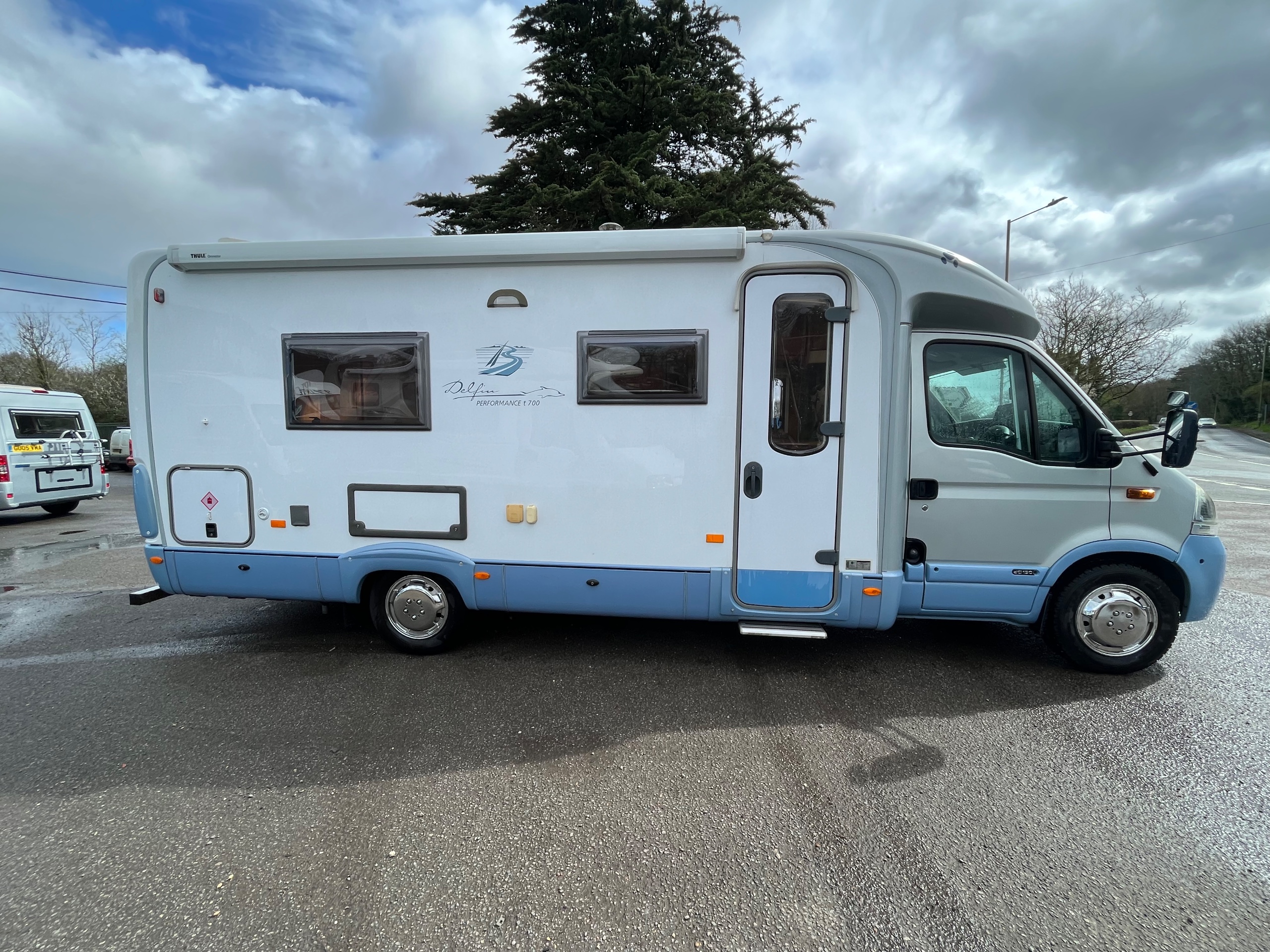 2007 Burstner Delfin Performance T700 White