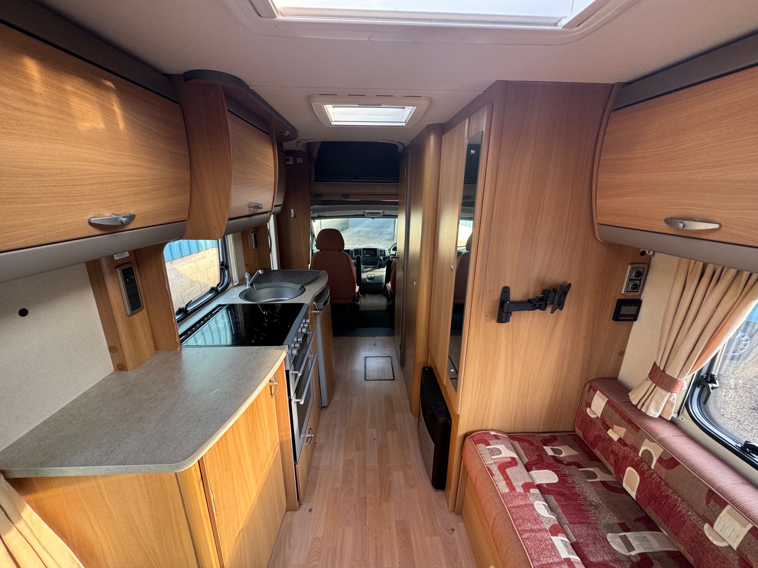 2009 Swift Sundance 590 Rl White