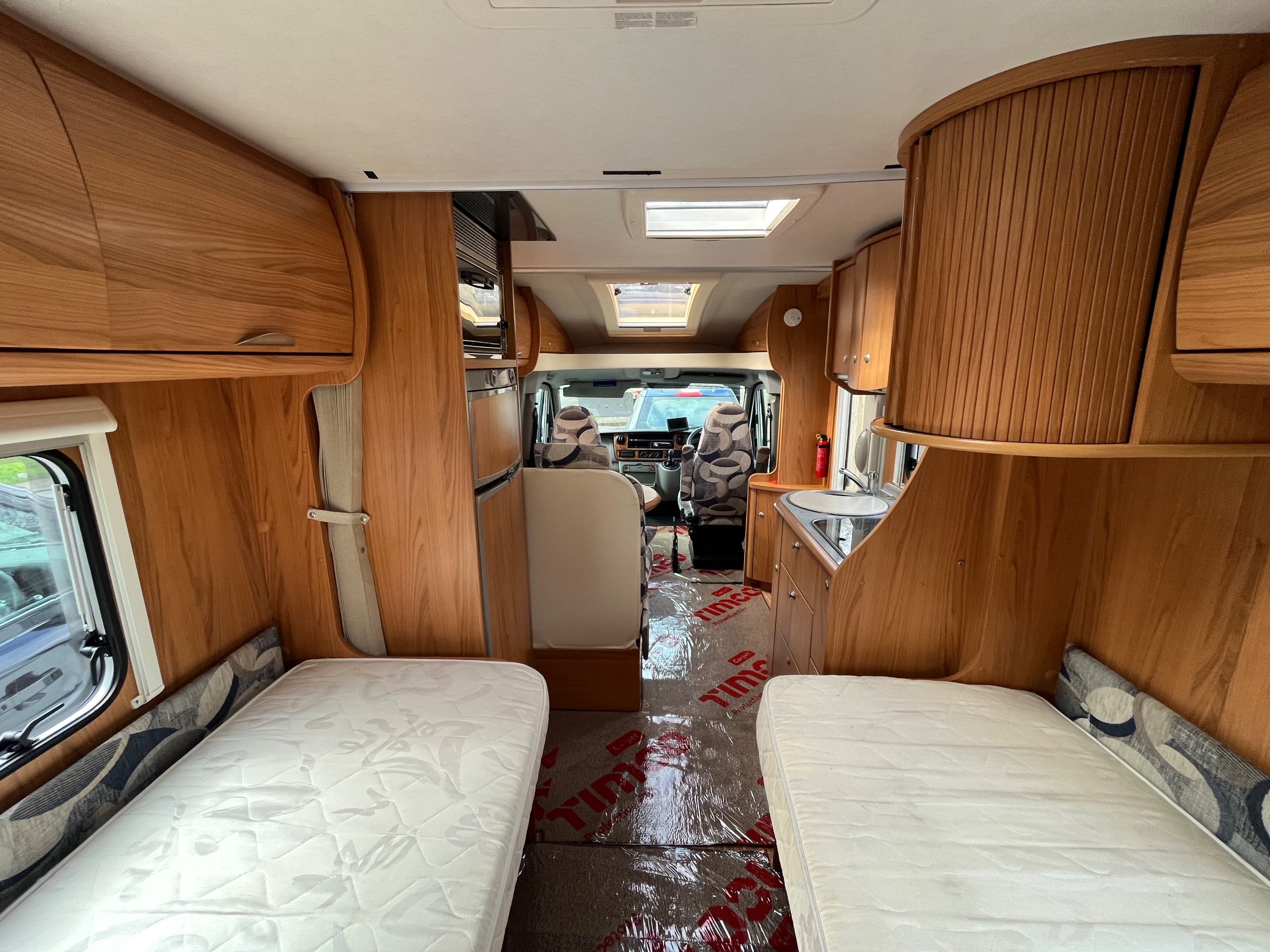 2007 Burstner Delfin Performance T700 White