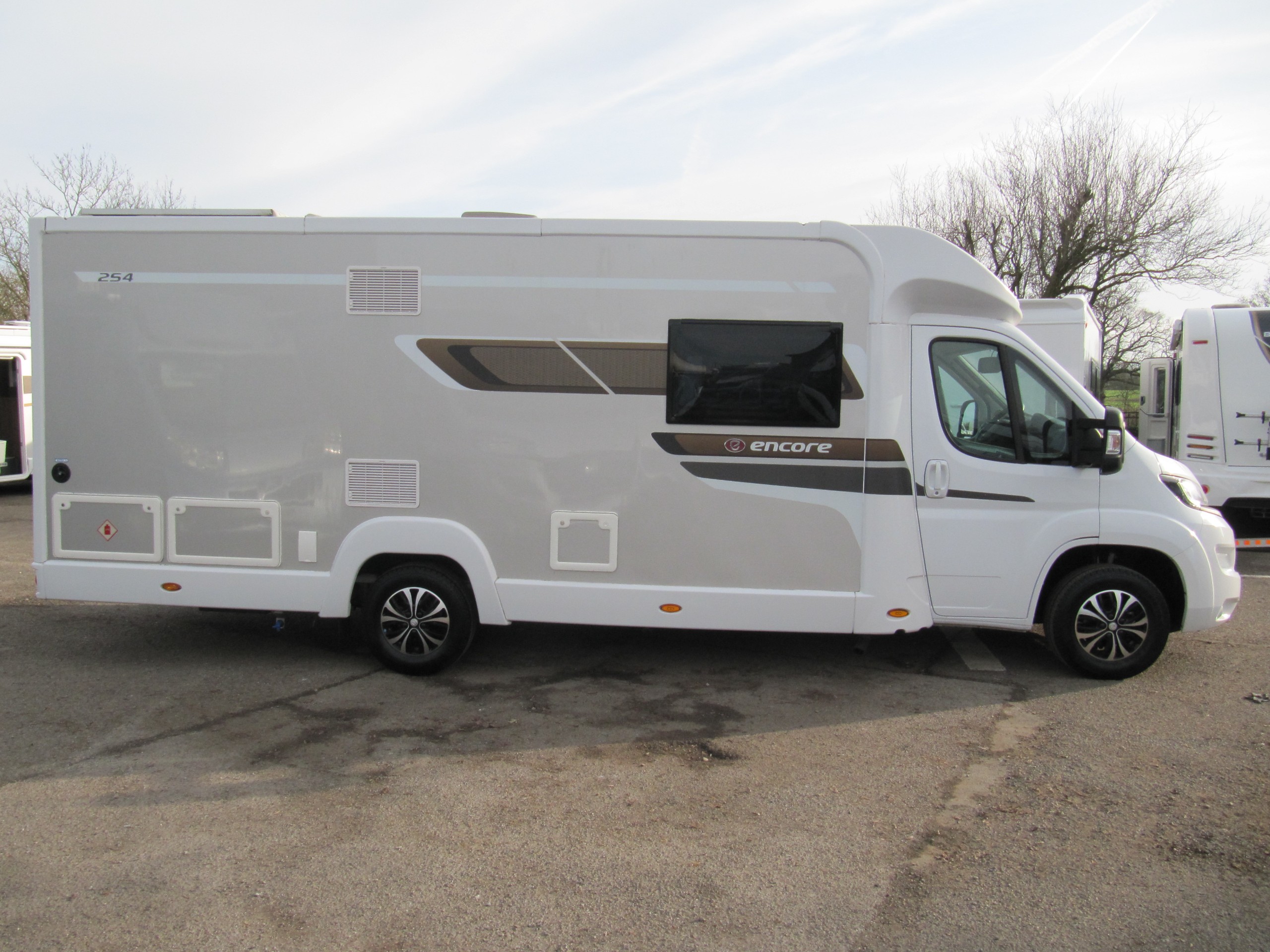 2019 Elddis Encore 254 White/silver