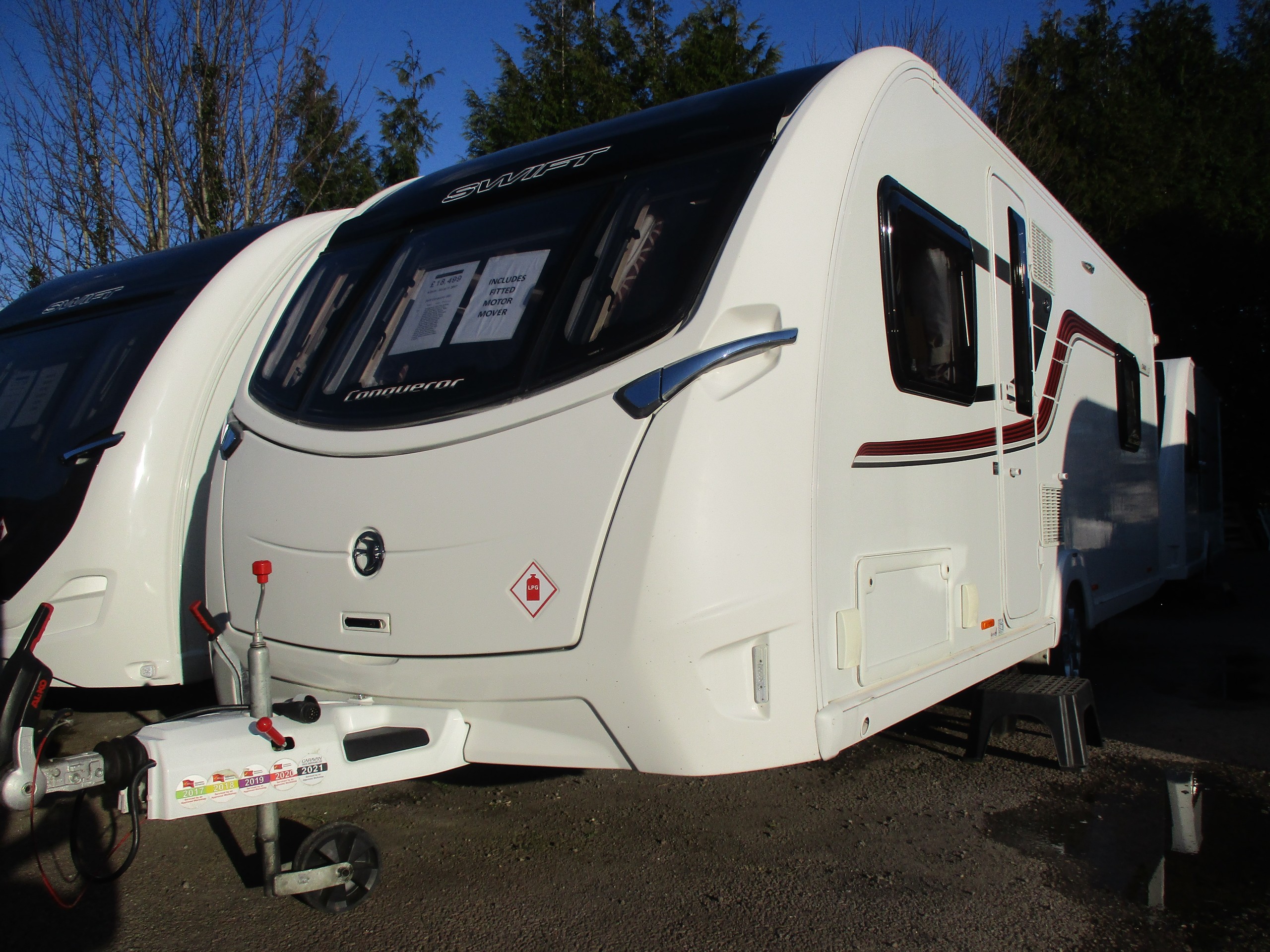 2017 Swift Conqueror White