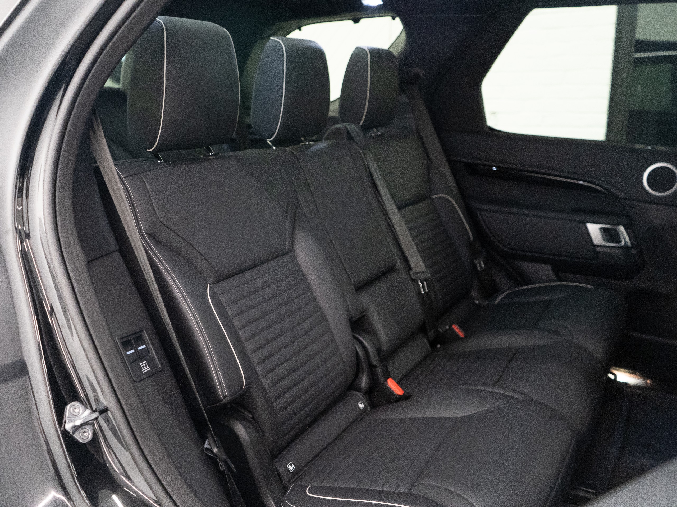 Land Rover Discovery 3.0 D300 R-Dynamic HSE 5dr Auto 2021