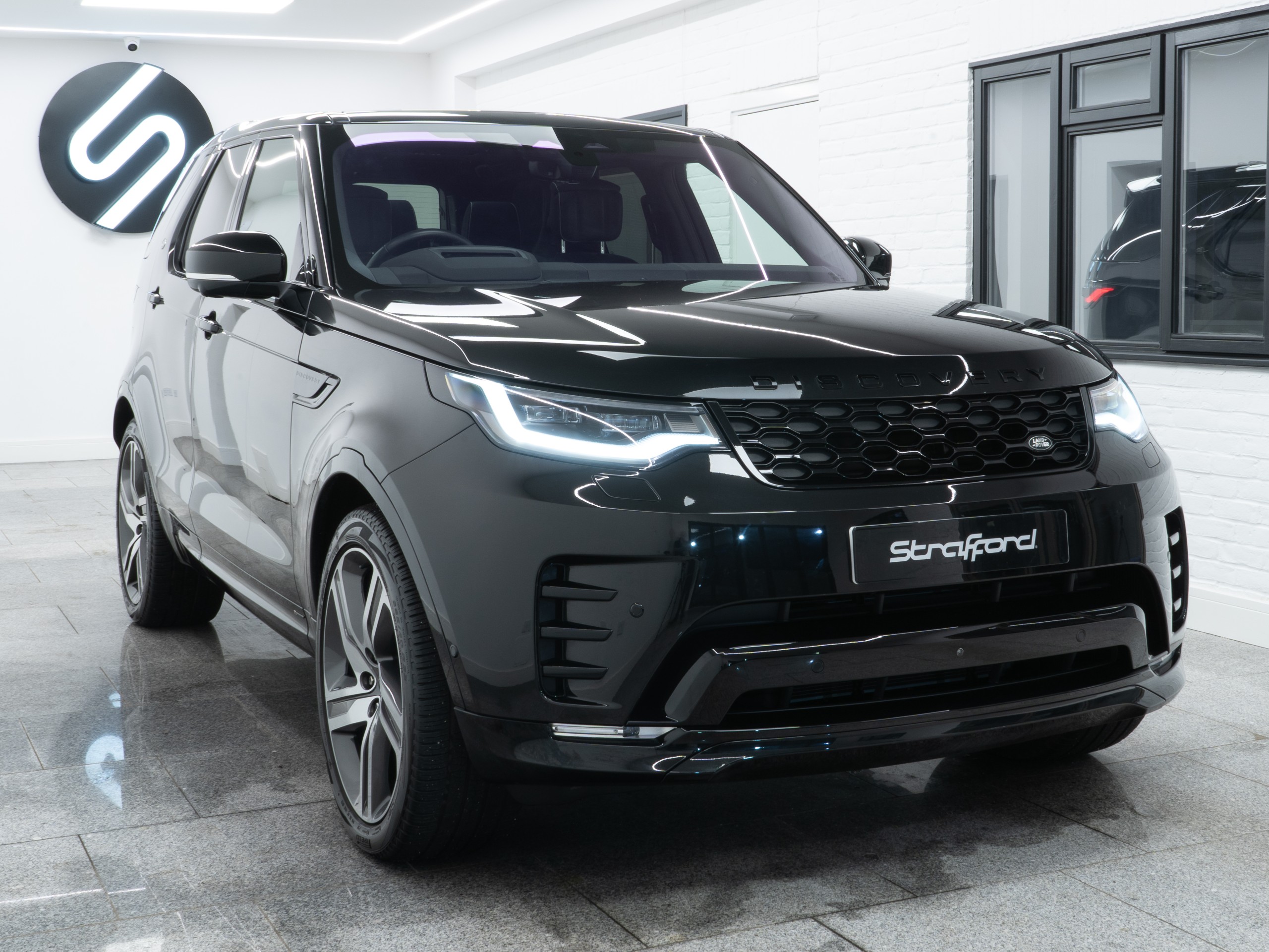 Land Rover Discovery 3.0 D300 R-Dynamic HSE 5dr Auto 2021