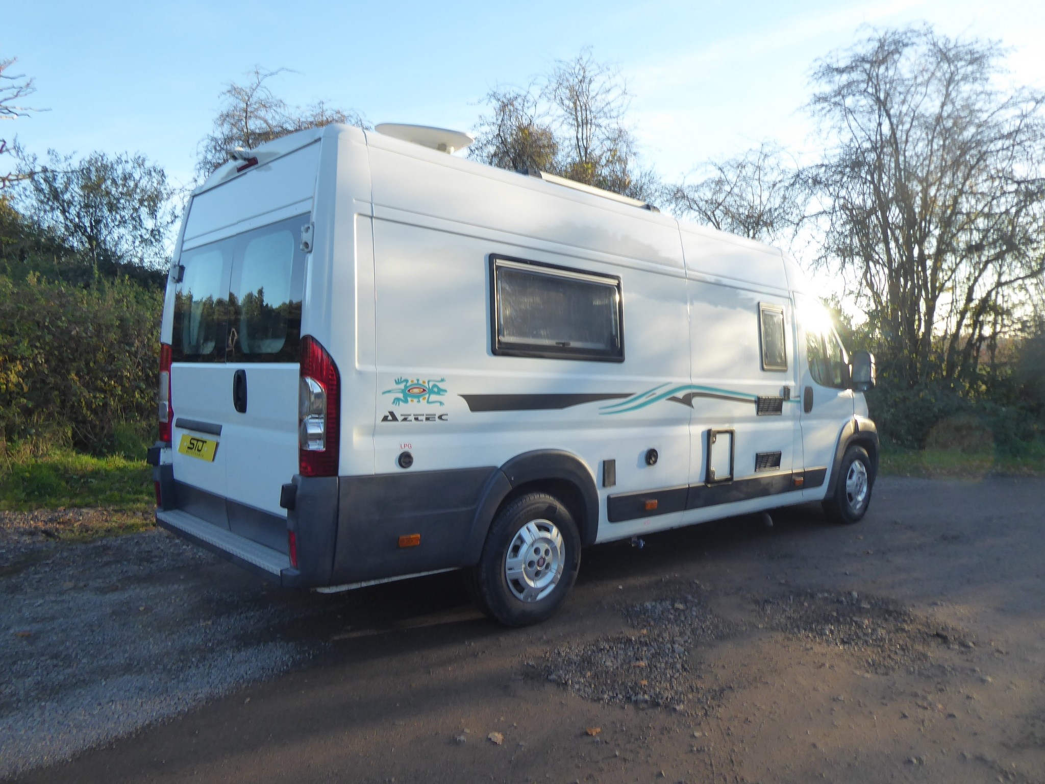 2007 Devon Aztec White