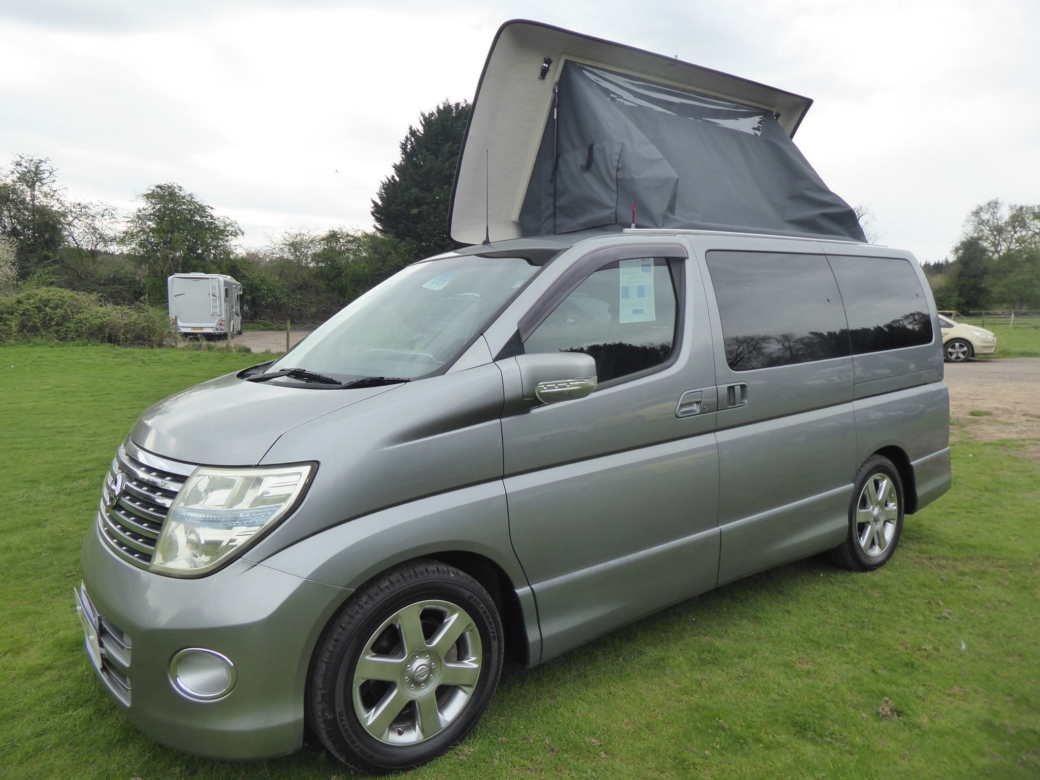 2004 Nissan Elgrand Silver