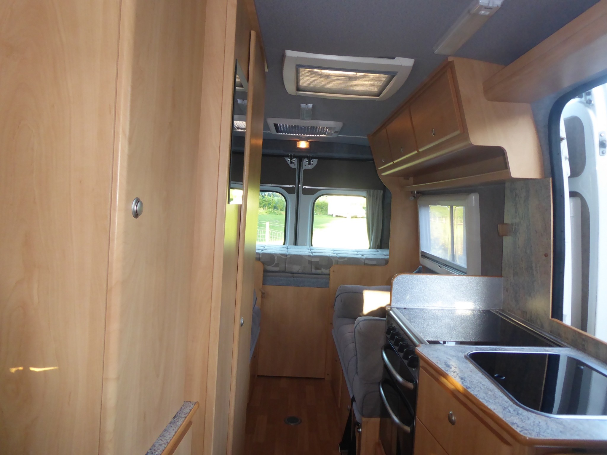 2007 Devon Aztec White