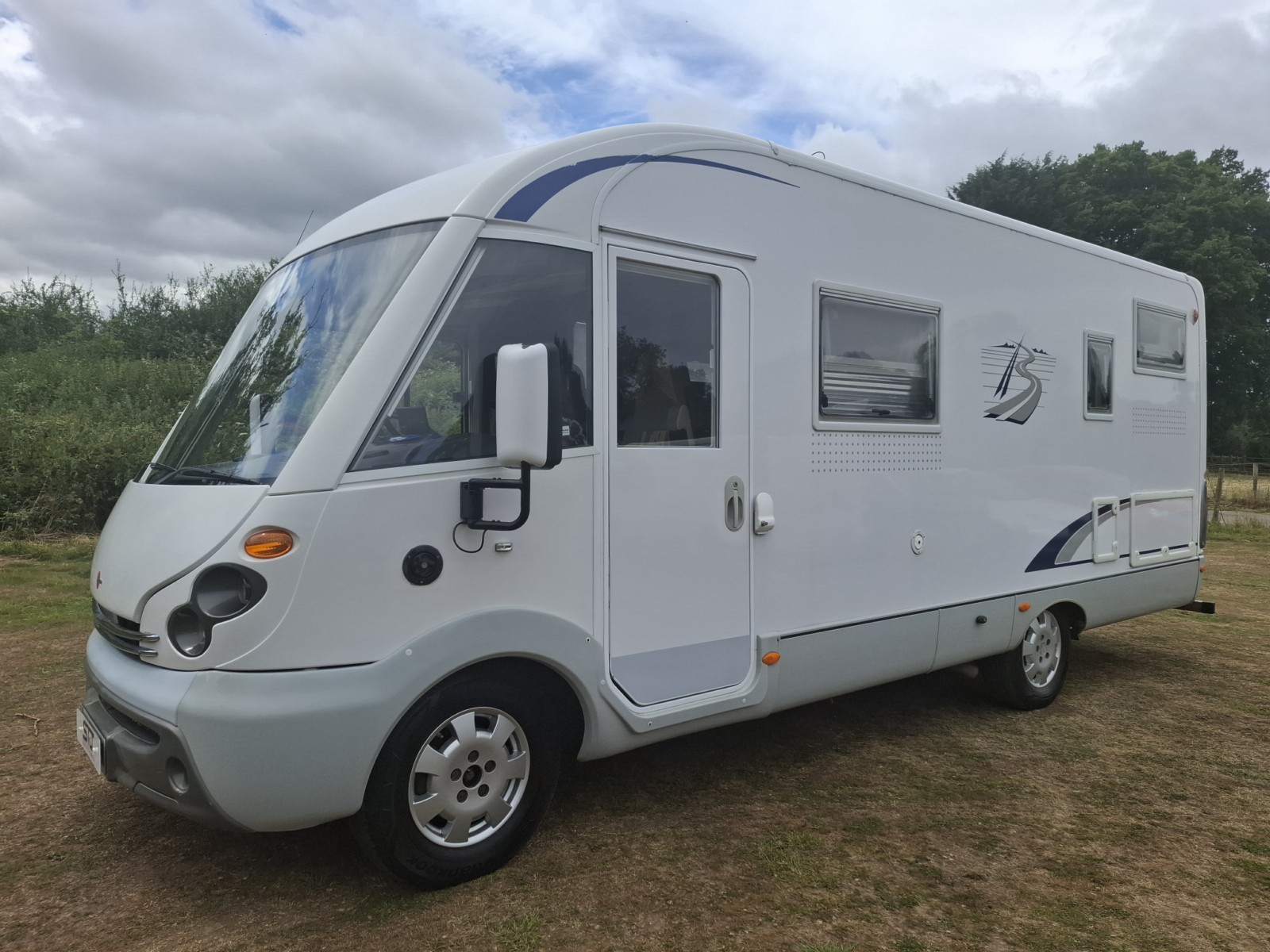 2005 Burstner Elegance 690 White