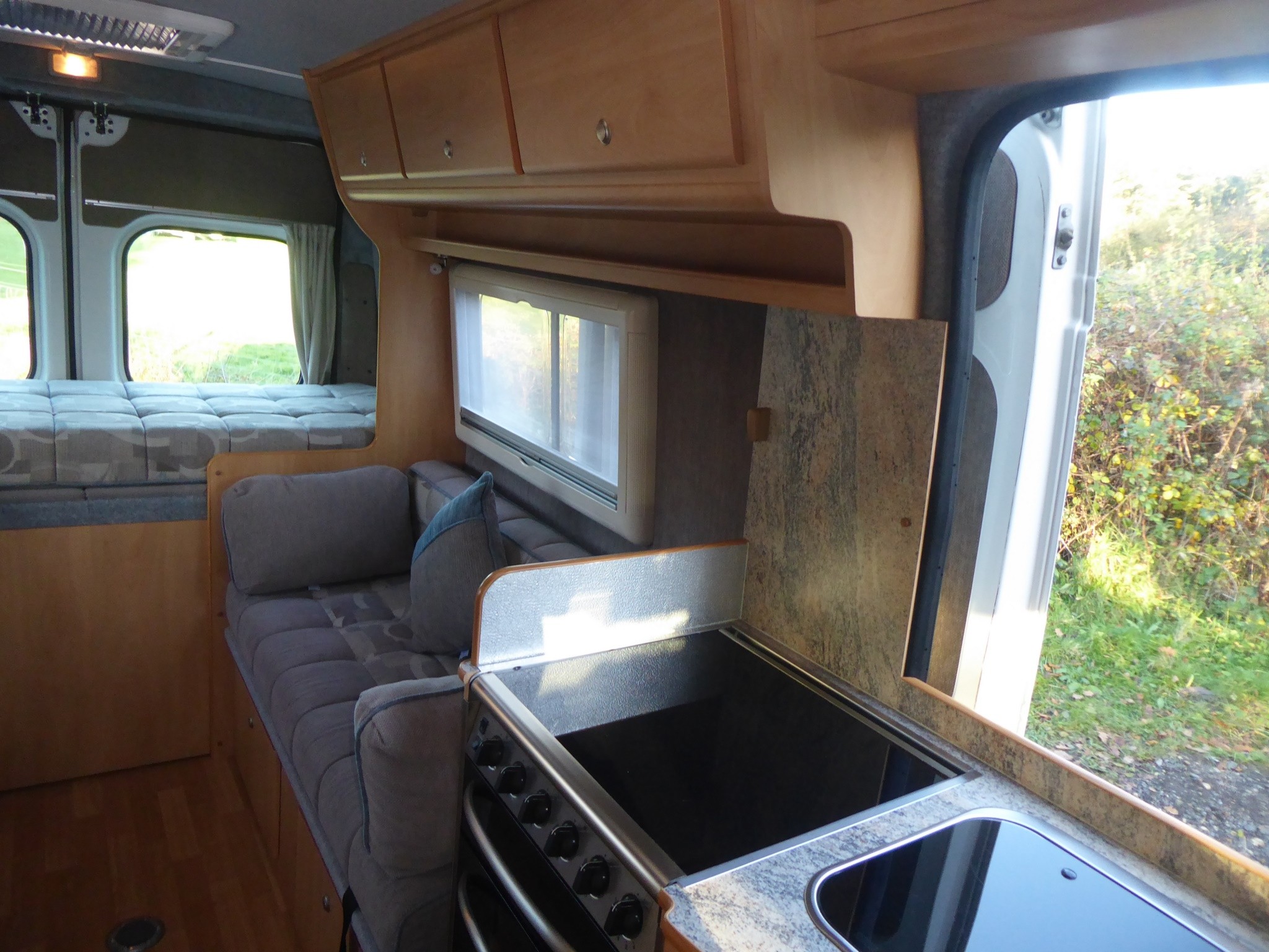 2007 Devon Aztec White