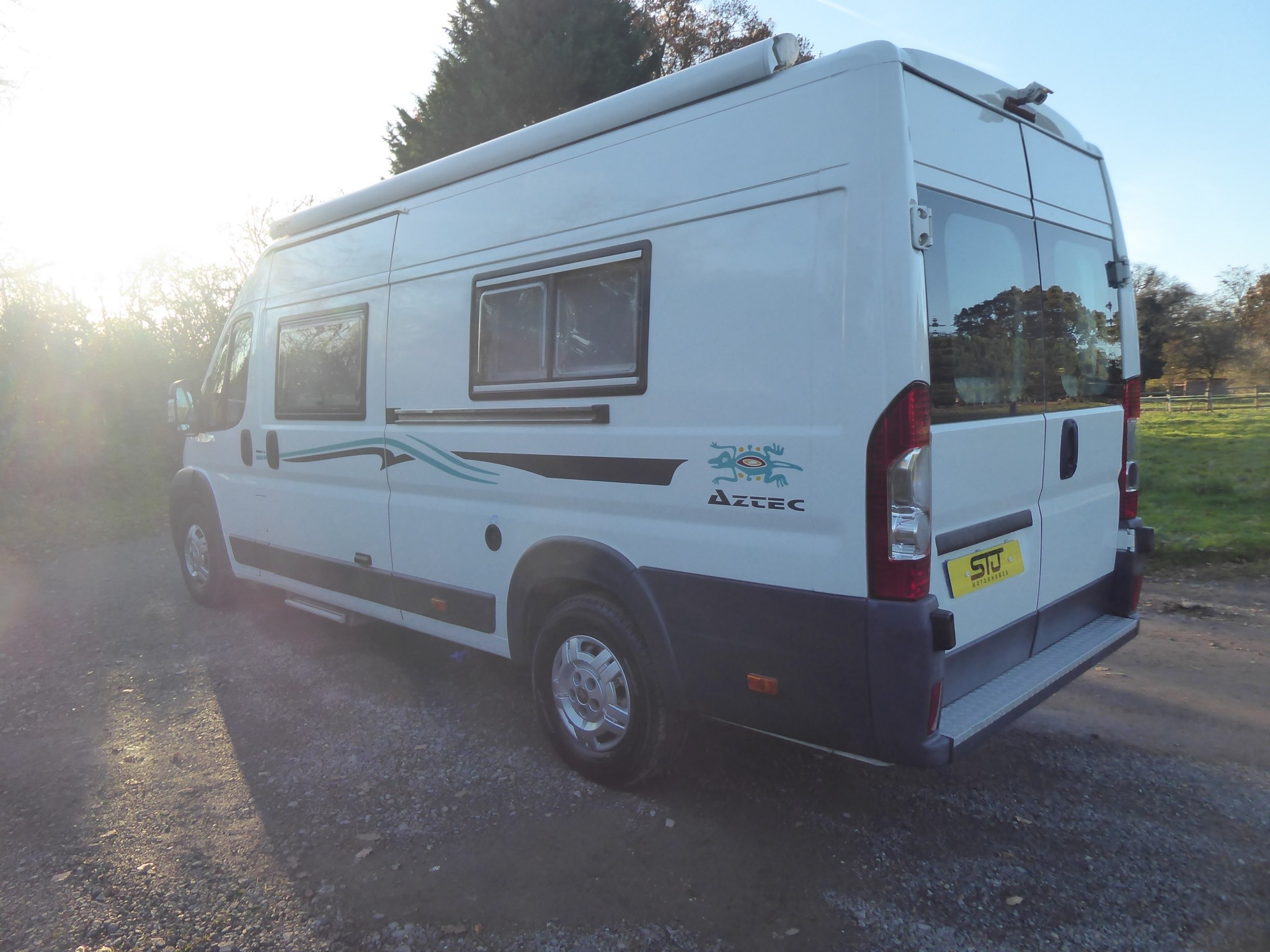 2007 Devon Aztec White