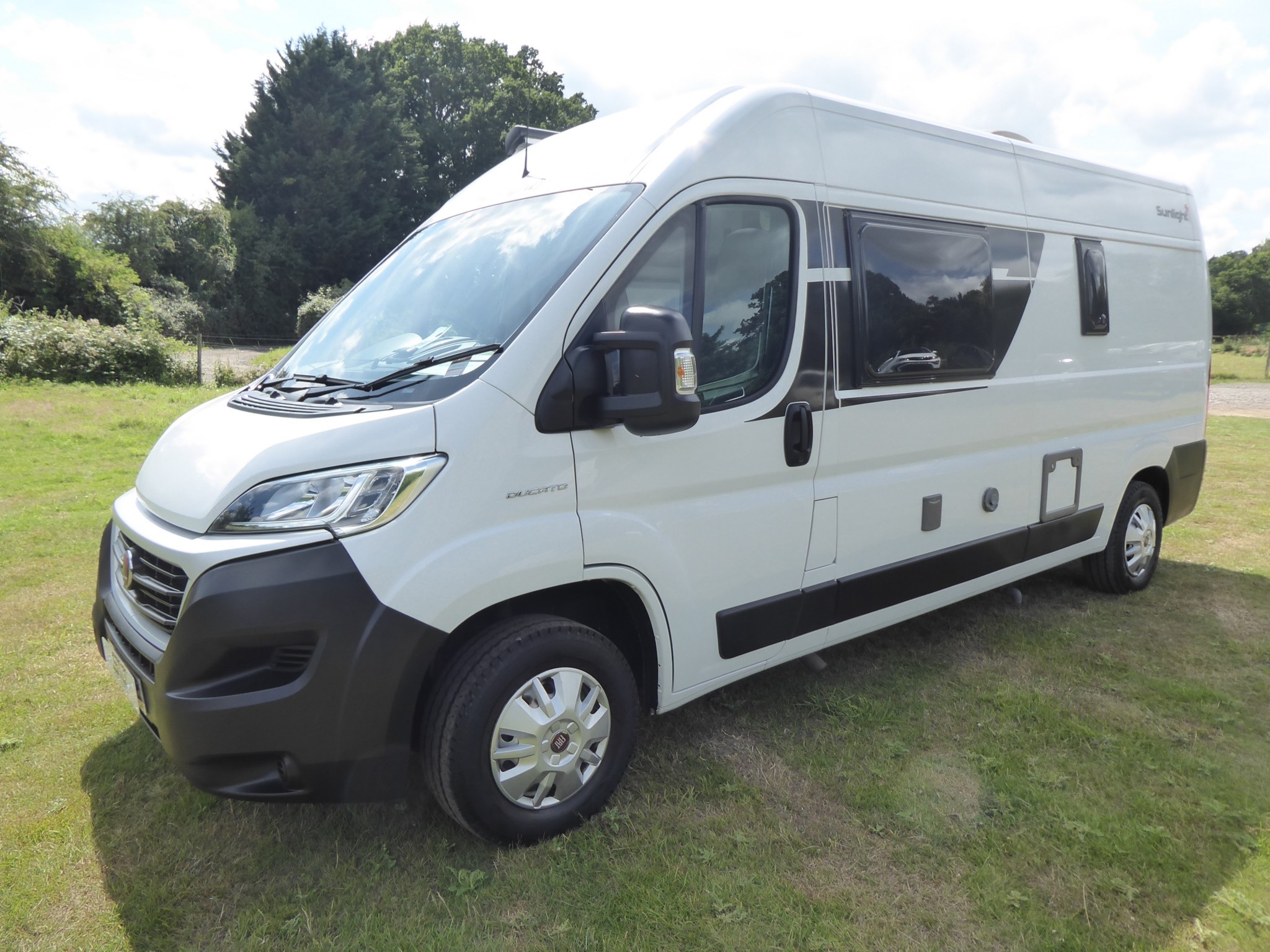 2018 Sunlight Cliff 600 White