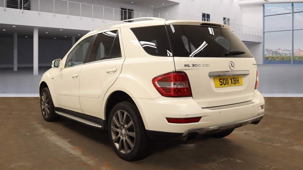 Mercedes-Benz M Class ML300 CDI BlueEFFICIENCY Grand Edition 5dr TipAuto 2011