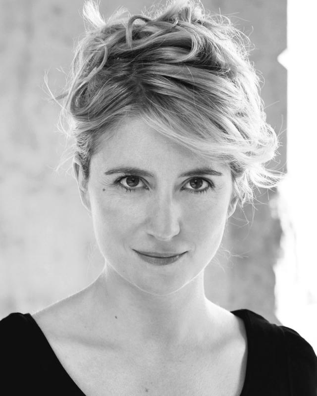 Chloe Singer, English, England