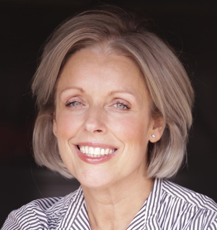 Julie Fox's Instagram, Twitter & Facebook on IDCrawl