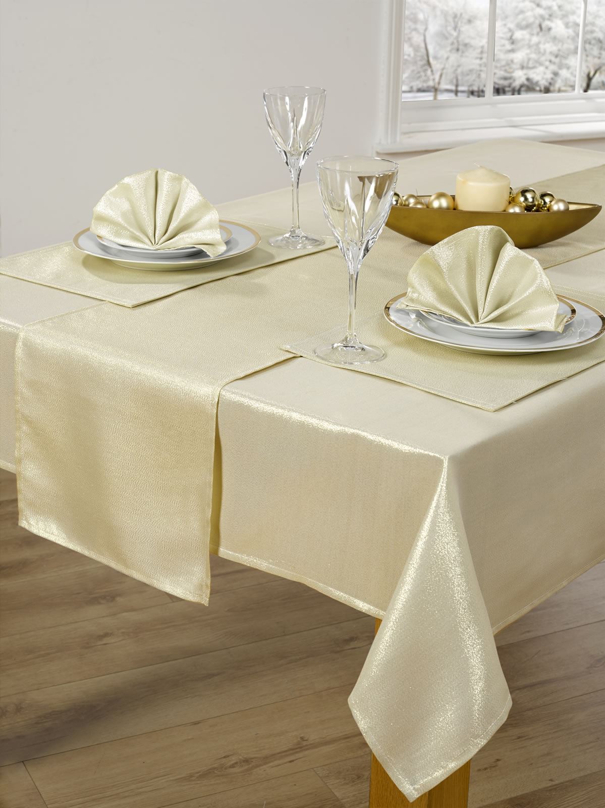 14 Piece Christmas Table Linen Set Cloth Napkins Runner Placemats 52 X 14 Piece Christmas Table Linen Set Cloth Napkins Runner Placemats 52 X