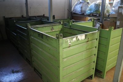 Lot Iron crates