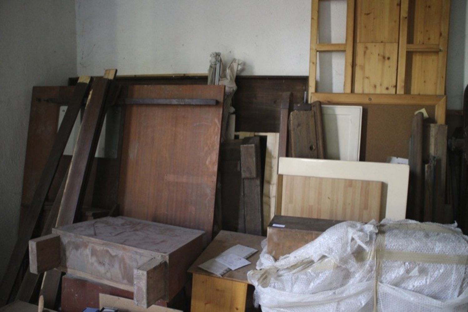 Lot Unassembled furniture