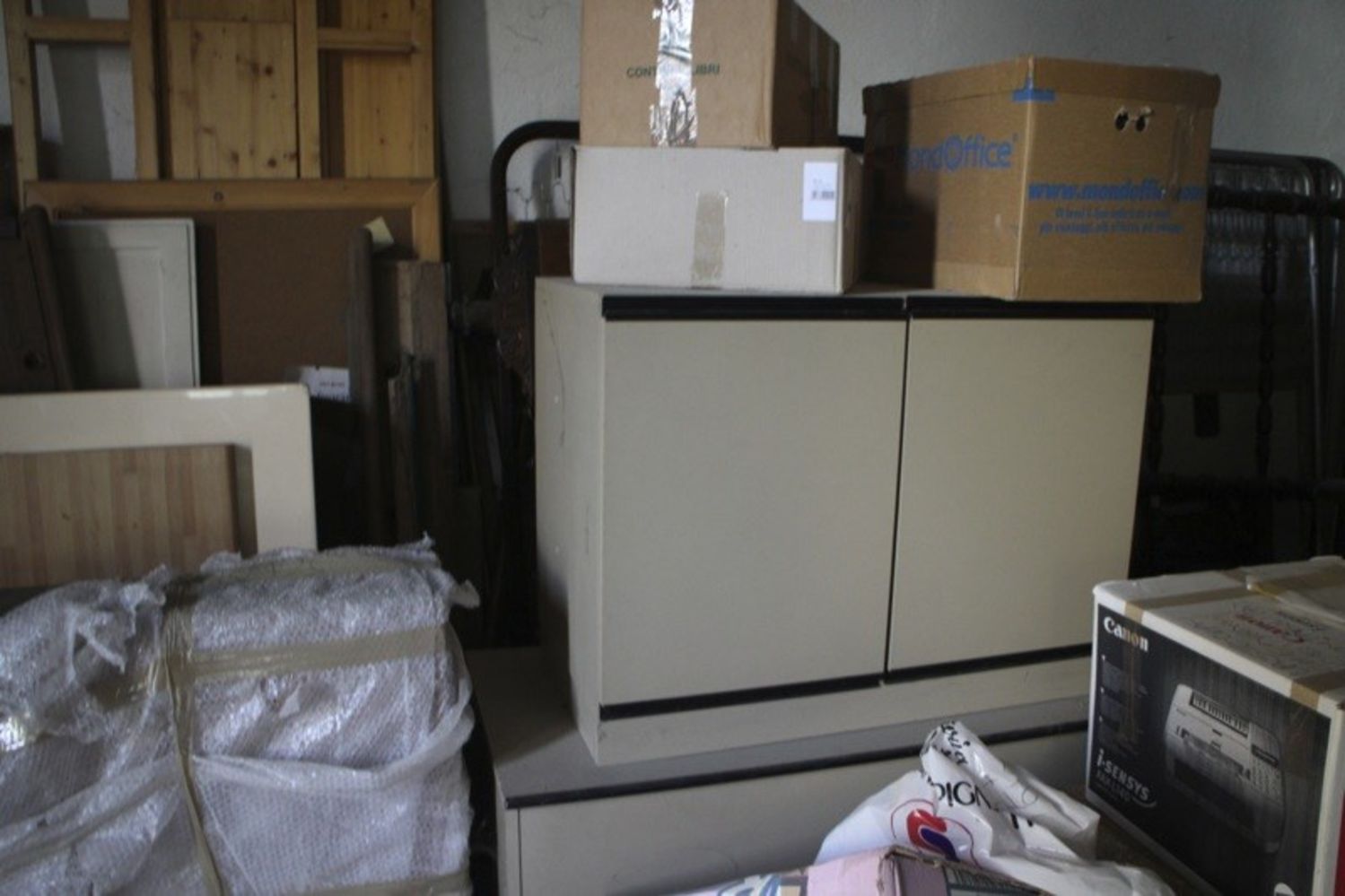 Lot Unassembled furniture