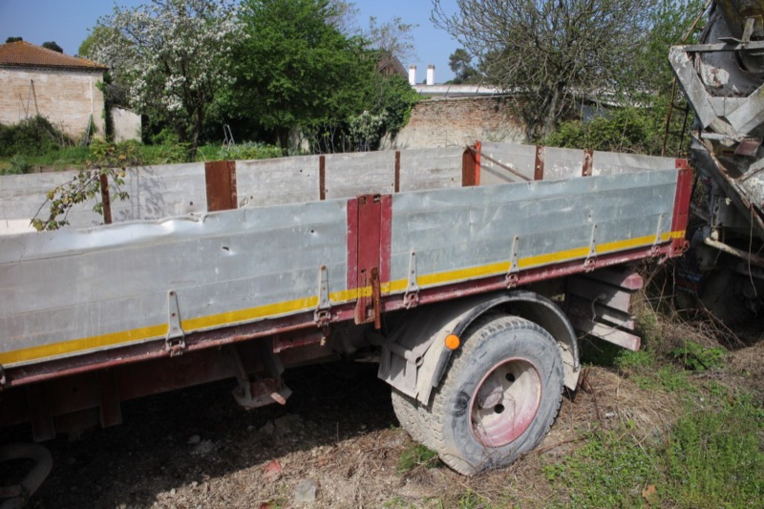 Lot Autocarro Iveco Unic