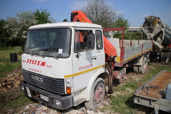 Lot Autocarro Iveco Unic